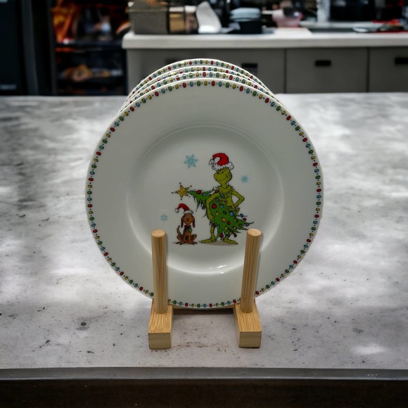 Dr. Seuss | Dining | The Grinch Salad 8 Plates Set Of 4 | Poshmark